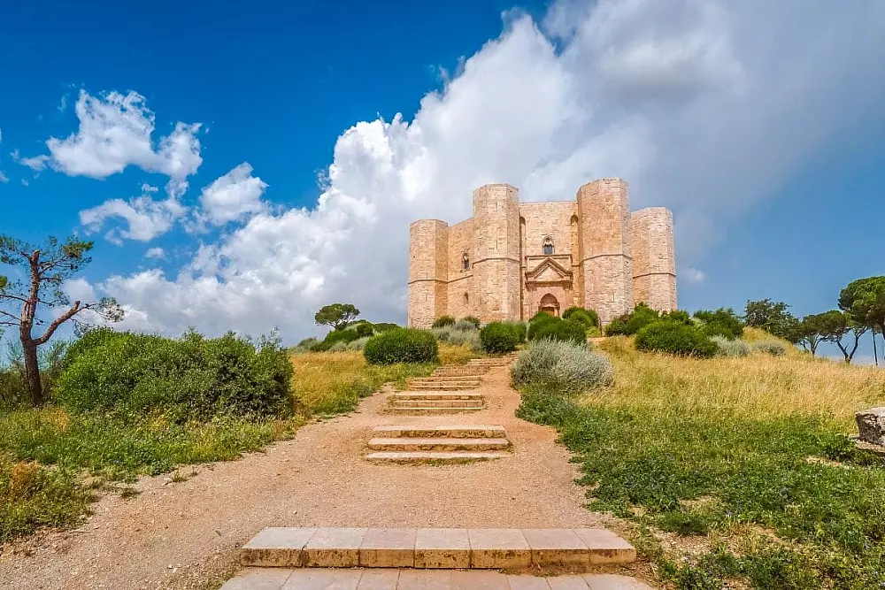 La fortezza degli italiani è il magnifico castello che da più di 800 ...