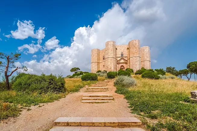 La fortezza degli italiani è il magnifico castello che da più di 800 ...