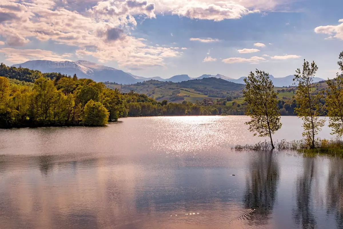 Un itinerario a sorpresa tra i laghi più belli delle Marche: accendi la ...