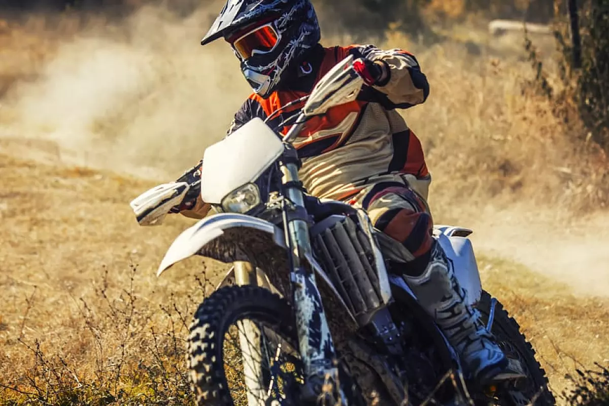 Consigli su come guidare una moto da cross - TrueRiders