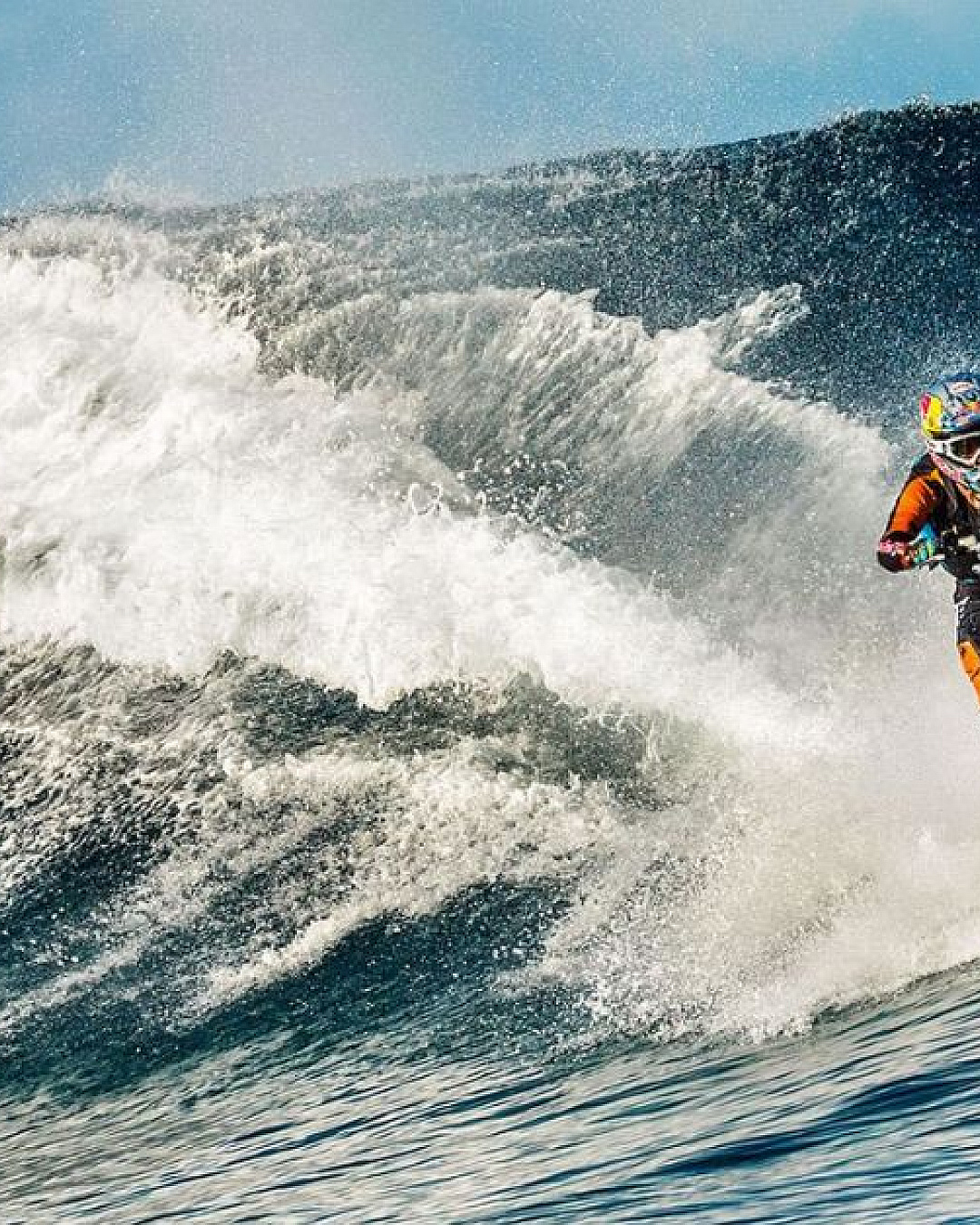 Robbie Maddison e la follia di surfare sull'acqua con una moto