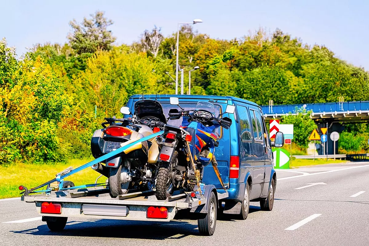 Trasporto moto: pro e contro di Fai da te e trasportatori professionisti