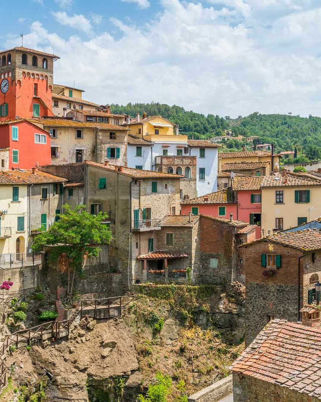 Il borgo delle acque vicino ad Arezzo: questo borgo non ha ceduto il ...