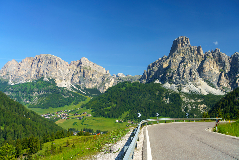 Passo Campolongo, in moto lungo la Val Badia | TrueRiders