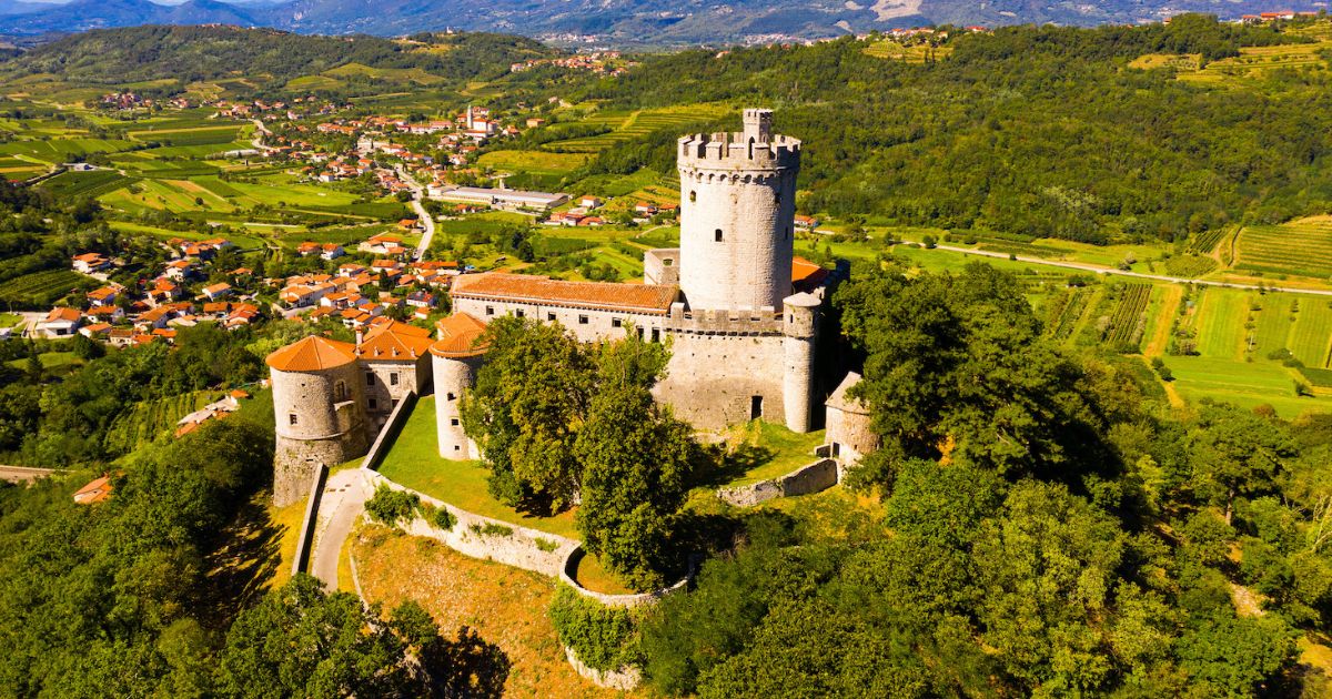 Valle del Vipacco: 7 mini itinerari fra vigneti, colline e borghi medievali